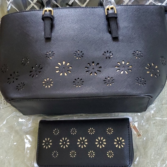 Bags | Tote Bag And Matching Wallet | Poshmark